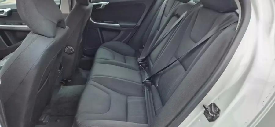 Pelēks Volvo S60 2011 Daugavpils, ar dzinēja tilpumu 1.60 L un nobraukumu 254 tūkst. km par 6499 €, foto 20 vietnē AUTOMOTO.COM.LV