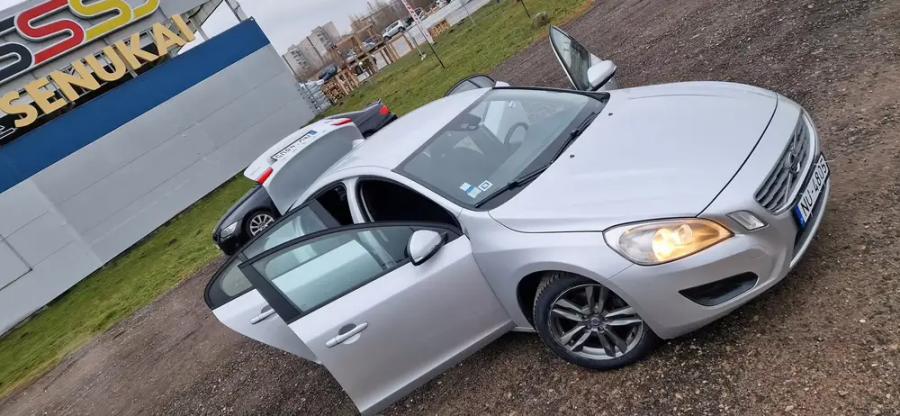 Pelēks Volvo S60 2011 Daugavpils, ar dzinēja tilpumu 1.60 L un nobraukumu 254 tūkst. km par 6499 €, foto 35 vietnē AUTOMOTO.COM.LV