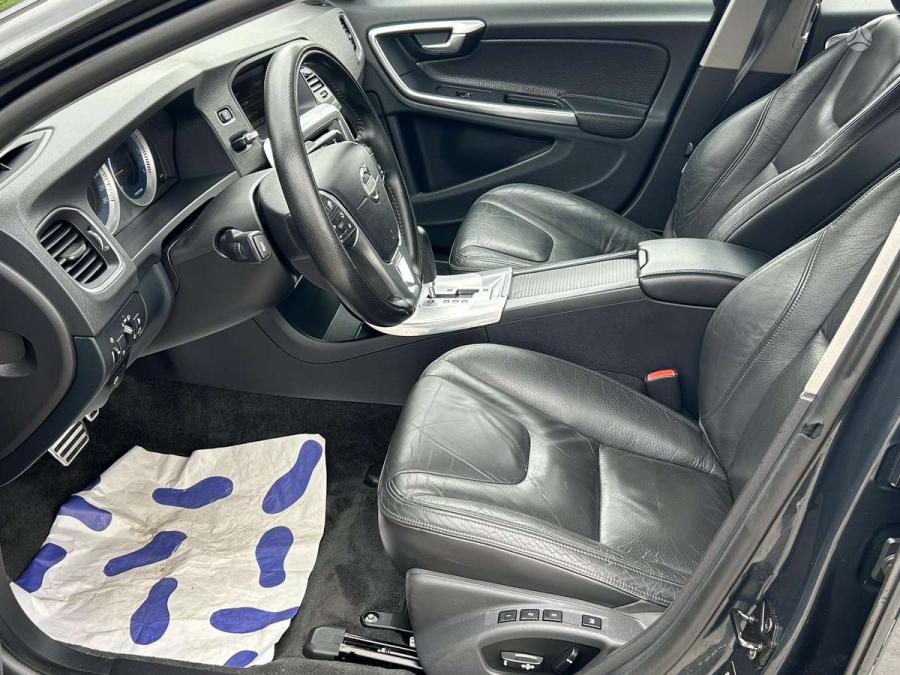 Pelēks Volvo S60 2011 Kretinga, ar dzinēja tilpumu 2.40 L un nobraukumu 223 tūkst. km par 6650 €, foto 14 vietnē AUTOMOTO.COM.LV