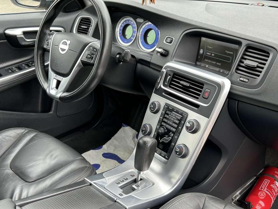 Pelēks Volvo S60 2011 Kretinga, ar dzinēja tilpumu 2.40 L un nobraukumu 223 tūkst. km par 6650 €, foto 17 vietnē AUTOMOTO.COM.LV
