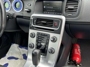 Pelēks Volvo S60 2011 Kretinga, ar dzinēja tilpumu 2.40 L un nobraukumu 223 tūkst. km par 6650 €, foto 18 vietnē AUTOMOTO.COM.LV