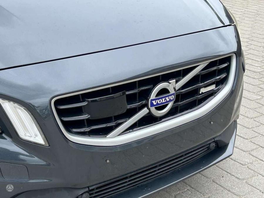 Pelēks Volvo S60 2011 Kretinga, ar dzinēja tilpumu 2.40 L un nobraukumu 223 tūkst. km par 6650 €, foto 23 vietnē AUTOMOTO.COM.LV