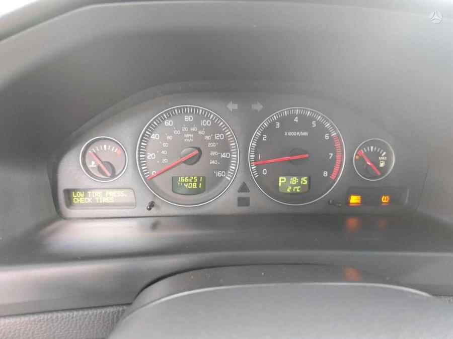 Grey Volvo S60 2011 in Vilnius, with an engine capacity of 2.52 L and mileage of 268 thousand km for 1750 €, photo 8 on AUTOMOTO.COM.LV