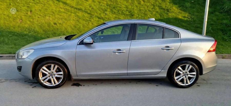 Pelēks Volvo S60 2011 Viļņa, ar dzinēja tilpumu 1.56 L un nobraukumu 260 tūkst. km par 4200 €, foto 5 vietnē AUTOMOTO.COM.LV