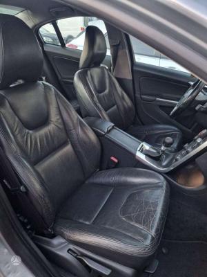 Pelēks Volvo S60 2011 Viļņa, ar dzinēja tilpumu 1.56 L un nobraukumu 260 tūkst. km par 4200 €, foto 8 vietnē AUTOMOTO.COM.LV