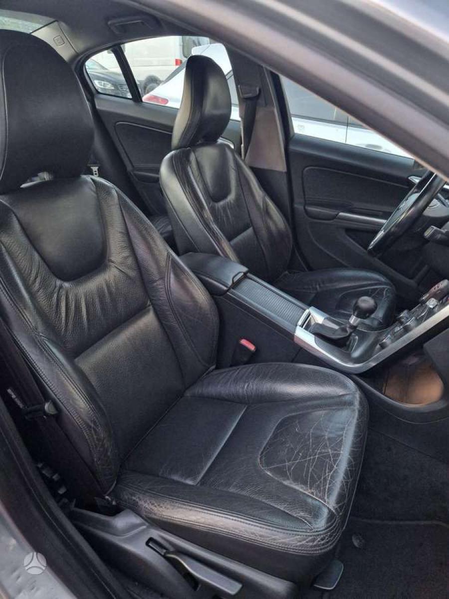 Pelēks Volvo S60 2011 Viļņa, ar dzinēja tilpumu 1.56 L un nobraukumu 260 tūkst. km par 4200 €, foto 8 vietnē AUTOMOTO.COM.LV
