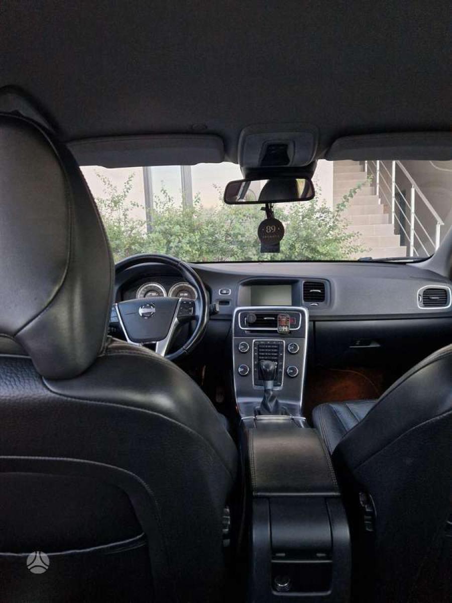 Pelēks Volvo S60 2011 Viļņa, ar dzinēja tilpumu 1.56 L un nobraukumu 260 tūkst. km par 4200 €, foto 9 vietnē AUTOMOTO.COM.LV