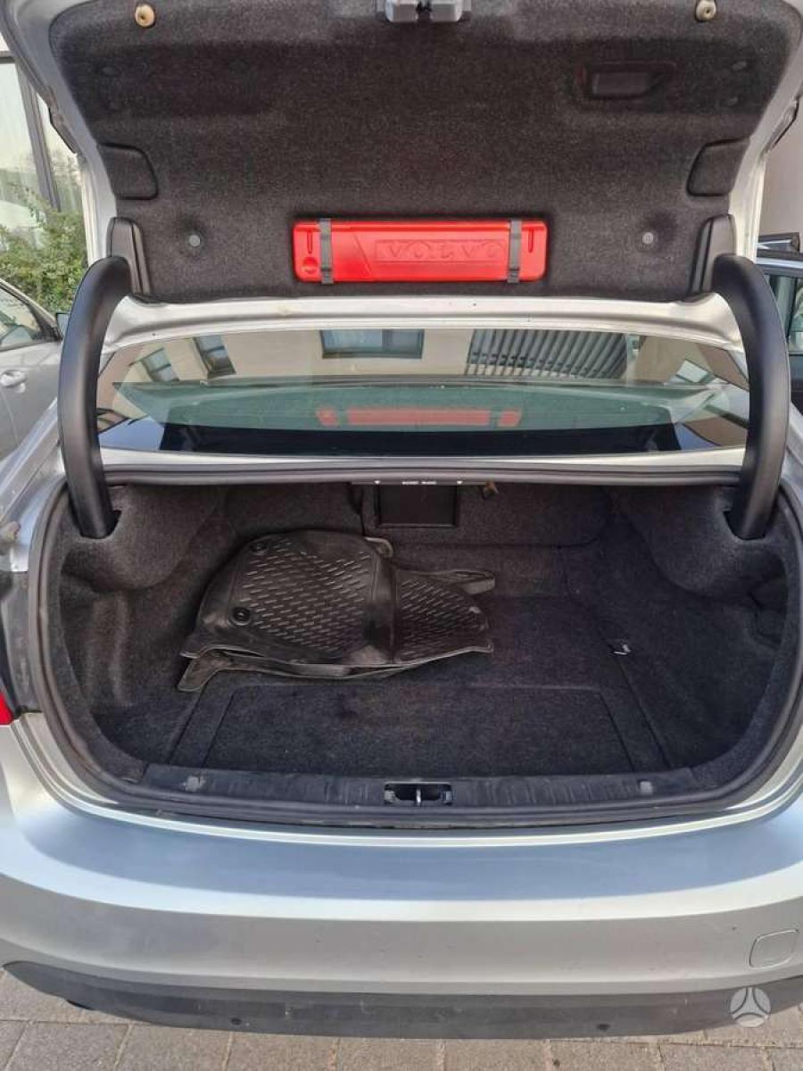 Pelēks Volvo S60 2011 Viļņa, ar dzinēja tilpumu 1.56 L un nobraukumu 260 tūkst. km par 4200 €, foto 11 vietnē AUTOMOTO.COM.LV