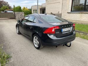 Pelēks Volvo S60 2011 Raseiniai, ar dzinēja tilpumu 2.00 L un nobraukumu 305 tūkst. km par 4500 €, foto 5 vietnē AUTOMOTO.COM.LV