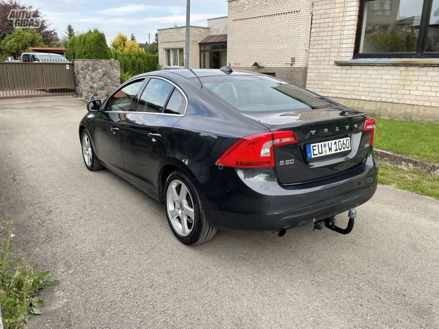 Pelēks Volvo S60 2011 Raseiniai, ar dzinēja tilpumu 2.00 L un nobraukumu 305 tūkst. km par 4500 €, foto 5 vietnē AUTOMOTO.COM.LV