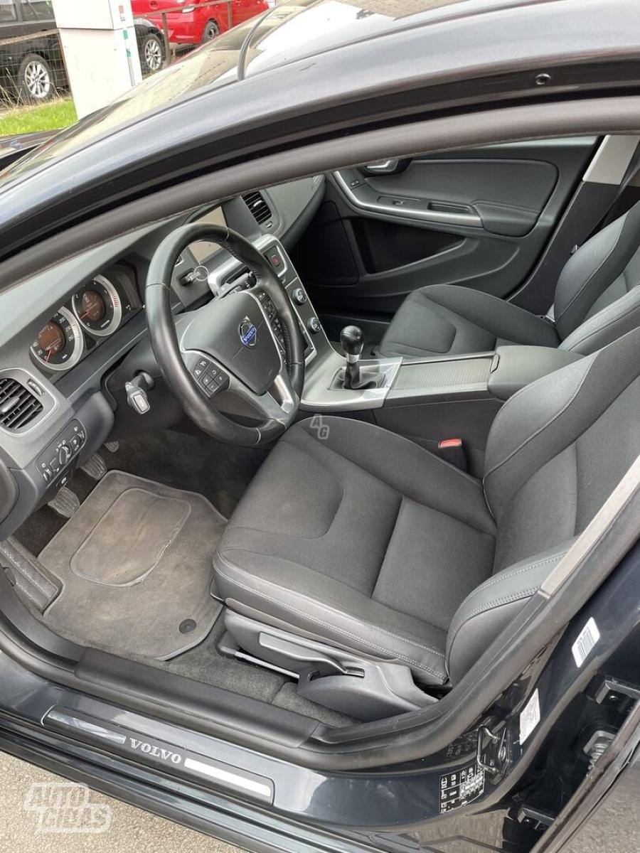 Pelēks Volvo S60 2011 Raseiniai, ar dzinēja tilpumu 2.00 L un nobraukumu 305 tūkst. km par 4500 €, foto 8 vietnē AUTOMOTO.COM.LV