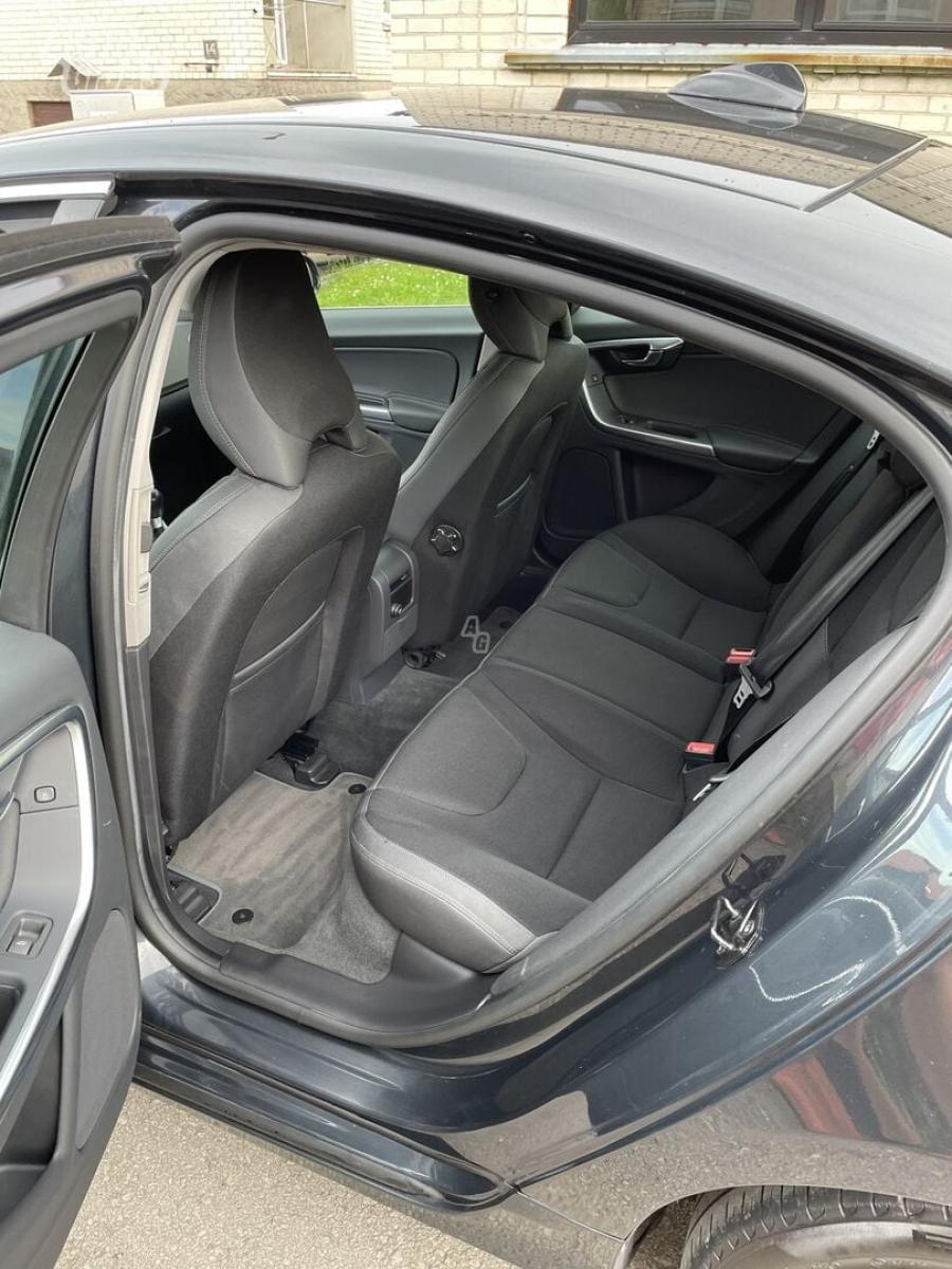 Pelēks Volvo S60 2011 Raseiniai, ar dzinēja tilpumu 2.00 L un nobraukumu 305 tūkst. km par 4500 €, foto 9 vietnē AUTOMOTO.COM.LV