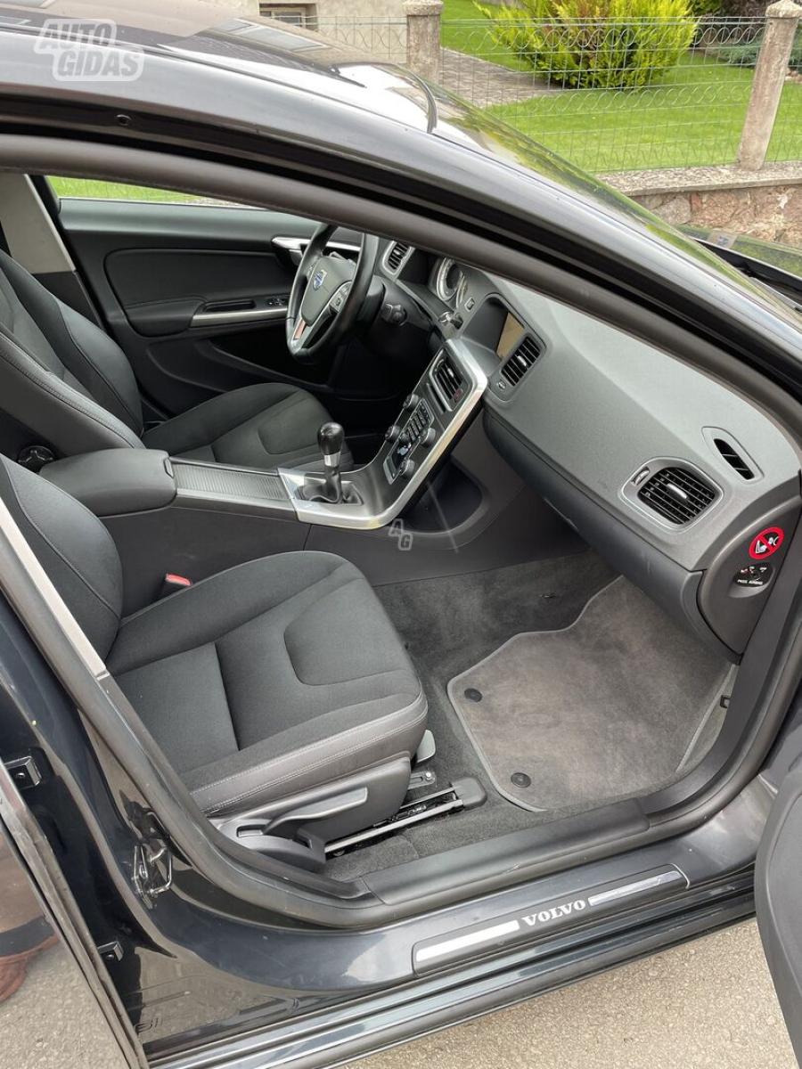 Pelēks Volvo S60 2011 Raseiniai, ar dzinēja tilpumu 2.00 L un nobraukumu 305 tūkst. km par 4500 €, foto 10 vietnē AUTOMOTO.COM.LV
