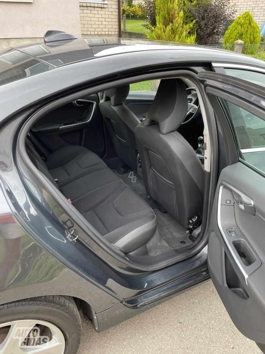 Pelēks Volvo S60 2011 Raseiniai, ar dzinēja tilpumu 2.00 L un nobraukumu 305 tūkst. km par 4500 €, foto 11 vietnē AUTOMOTO.COM.LV