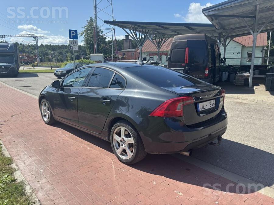 Grey Volvo S60 2011 in Jurmala, with an engine capacity of 1.60 L and mileage of 361 thousand km for 3800 €, photo 3 on AUTOMOTO.COM.LV