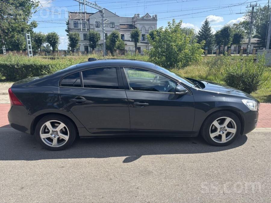 Grey Volvo S60 2011 in Jurmala, with an engine capacity of 1.60 L and mileage of 361 thousand km for 3800 €, photo 4 on AUTOMOTO.COM.LV