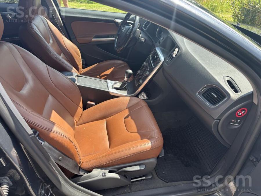 Grey Volvo S60 2011 in Jurmala, with an engine capacity of 1.60 L and mileage of 361 thousand km for 3800 €, photo 5 on AUTOMOTO.COM.LV