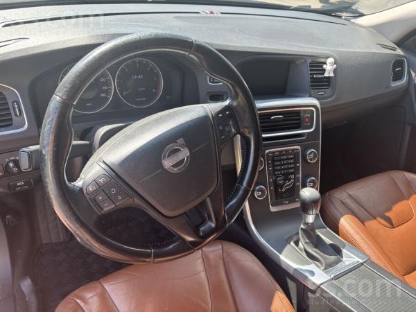 Grey Volvo S60 2011 in Jurmala, with an engine capacity of 1.60 L and mileage of 361 thousand km for 3800 €, photo 6 on AUTOMOTO.COM.LV