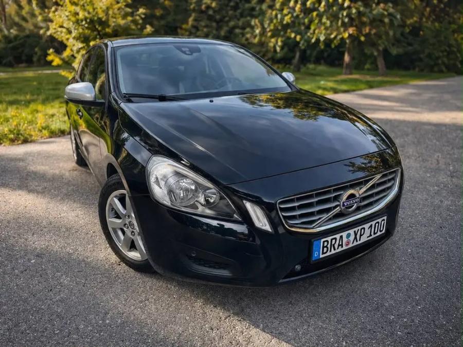 Grey Volvo S60 2011 in Jurmala, with an engine capacity of 2.00 L and mileage of 278 thousand km for 4990 €, photo 1 on AUTOMOTO.COM.LV