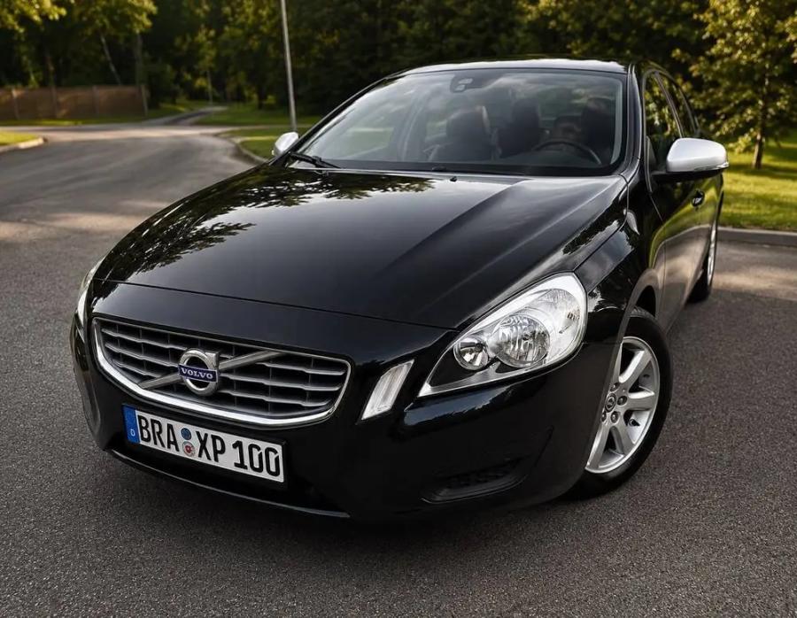 Grey Volvo S60 2011 in Jurmala, with an engine capacity of 2.00 L and mileage of 278 thousand km for 4990 €, photo 5 on AUTOMOTO.COM.LV