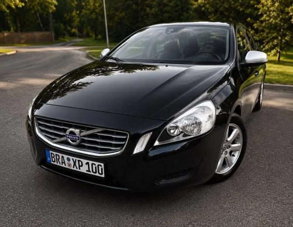 Pelēks Volvo S60 2011 Jūrmala, ar dzinēja tilpumu 2.00 L un nobraukumu 278 tūkst. km par 4990 €, foto 5 vietnē AUTOMOTO.COM.LV