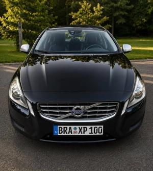 Grey Volvo S60 2011 in Jurmala, with an engine capacity of 2.00 L and mileage of 278 thousand km for 4990 €, photo 8 on AUTOMOTO.COM.LV