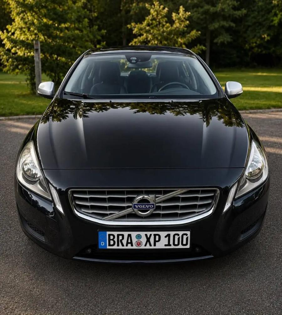 Grey Volvo S60 2011 in Jurmala, with an engine capacity of 2.00 L and mileage of 278 thousand km for 4990 €, photo 8 on AUTOMOTO.COM.LV