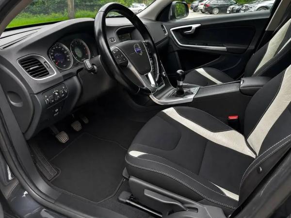 Pelēks Volvo S60 2011 Jūrmala, ar dzinēja tilpumu 2.00 L un nobraukumu 278 tūkst. km par 4990 €, foto 8 vietnē AUTOMOTO.COM.LV