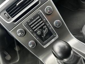 Grey Volvo S60 2011 in Jurmala, with an engine capacity of 2.00 L and mileage of 278 thousand km for 4990 €, photo 14 on AUTOMOTO.COM.LV