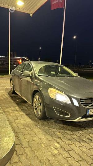 Pelēks Volvo S60 2011 Viļņa, ar dzinēja tilpumu 2.00 L un nobraukumu 230 tūkst. km par 6000 €, foto 3 vietnē AUTOMOTO.COM.LV