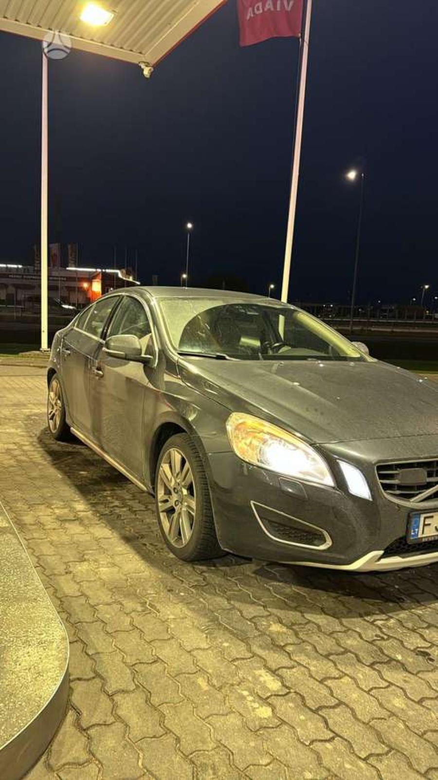 Pelēks Volvo S60 2011 Viļņa, ar dzinēja tilpumu 2.00 L un nobraukumu 230 tūkst. km par 6000 €, foto 3 vietnē AUTOMOTO.COM.LV