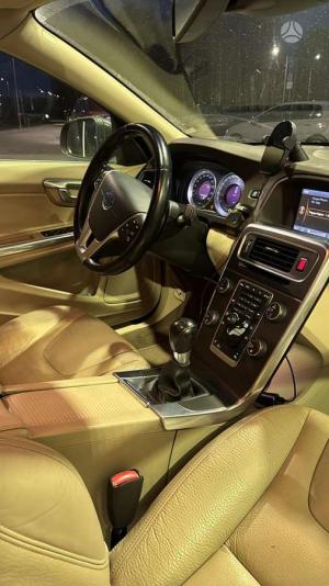 Pelēks Volvo S60 2011 Viļņa, ar dzinēja tilpumu 2.00 L un nobraukumu 230 tūkst. km par 6000 €, foto 6 vietnē AUTOMOTO.COM.LV