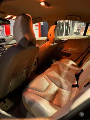 Pelēks Volvo S60 2011 Viļņa, ar dzinēja tilpumu 2.00 L un nobraukumu 230 tūkst. km par 6000 €, foto 12 vietnē AUTOMOTO.COM.LV