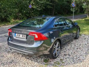 Pelēks Volvo S60 2011 Viļņa, ar dzinēja tilpumu 2.00 L un nobraukumu 317 tūkst. km par 4200 €, foto  vietnē AUTOMOTO.COM.LV