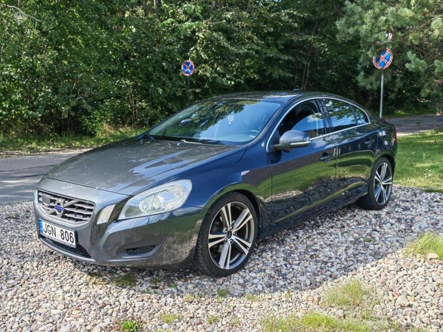 Pelēks Volvo S60 2011 Viļņa, ar dzinēja tilpumu 2.00 L un nobraukumu 317 tūkst. km par 4200 €, foto 3 vietnē AUTOMOTO.COM.LV