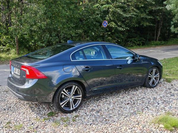 Volvo S60 2011 Viļņa vietnē Pelēks Volvo S60 2011 Viļņa, ar dzinēja tilpumu 2.00 L un nobraukumu 317 tūkst. km par 4200 €, foto 4 vietnē AUTOMOTO.COM.LV