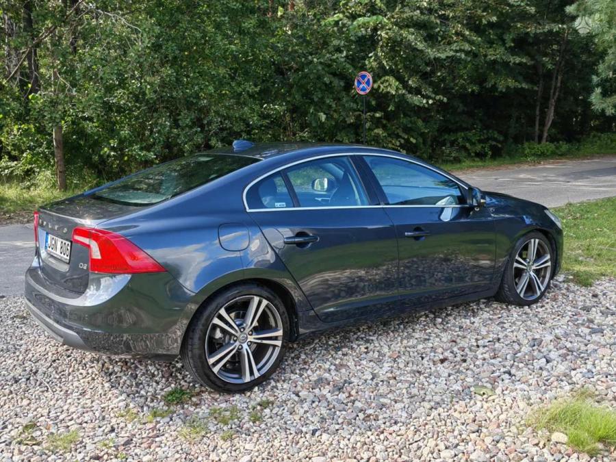 Pelēks Volvo S60 2011 Viļņa, ar dzinēja tilpumu 2.00 L un nobraukumu 317 tūkst. km par 4200 €, foto 4 vietnē AUTOMOTO.COM.LV