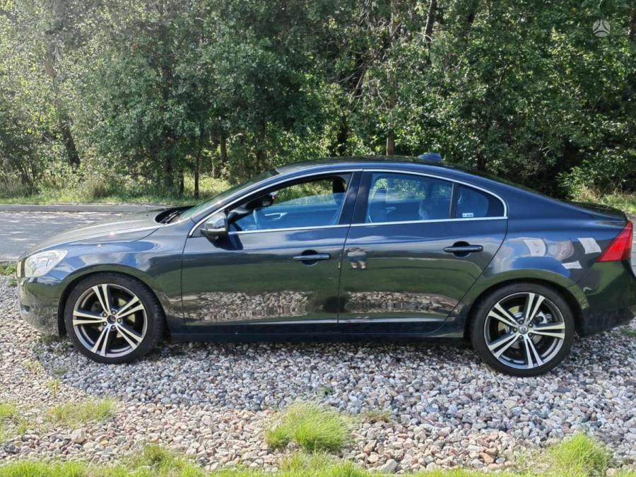 Pelēks Volvo S60 2011 Viļņa, ar dzinēja tilpumu 2.00 L un nobraukumu 317 tūkst. km par 4200 €, foto 5 vietnē AUTOMOTO.COM.LV