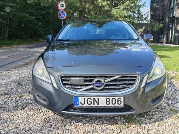 Volvo S60 2011 Viļņa vietnē Pelēks Volvo S60 2011 Viļņa, ar dzinēja tilpumu 2.00 L un nobraukumu 317 tūkst. km par 4200 €, foto 7 vietnē AUTOMOTO.COM.LV