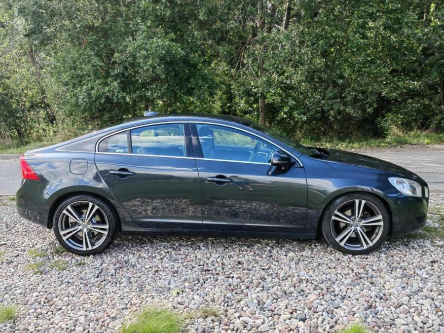 Pelēks Volvo S60 2011 Viļņa, ar dzinēja tilpumu 2.00 L un nobraukumu 317 tūkst. km par 4200 €, foto 9 vietnē AUTOMOTO.COM.LV