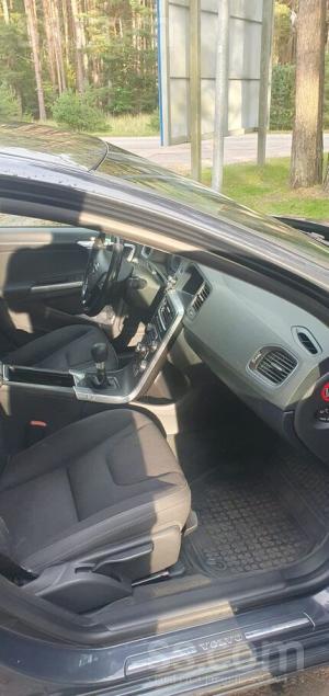 Grey Volvo S60 2011 in Ventspils, with an engine capacity of 1.60 L and mileage of 292 thousand km for 4500 €, photo 9 on AUTOMOTO.COM.LV