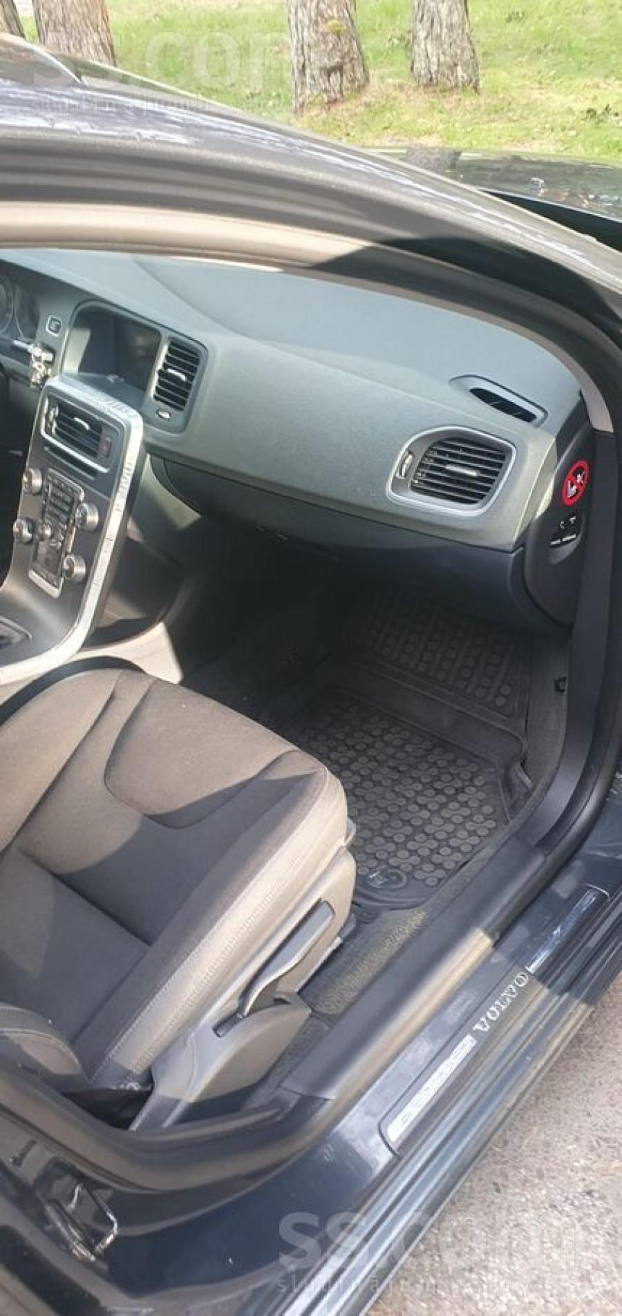 Grey Volvo S60 2011 in Ventspils, with an engine capacity of 1.60 L and mileage of 292 thousand km for 4500 €, photo 10 on AUTOMOTO.COM.LV