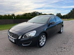 Pelēks Volvo S60 2011 Tallina, ar dzinēja tilpumu 2.40 L un nobraukumu 303 tūkst. km par 7290 €, foto  vietnē AUTOMOTO.COM.LV