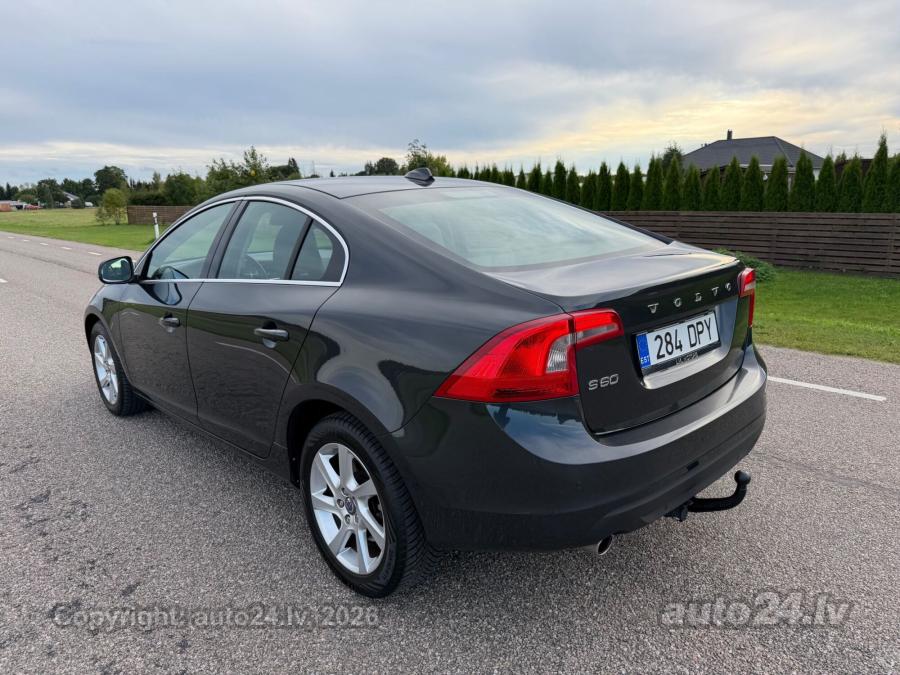 Pelēks Volvo S60 2011 Tallina, ar dzinēja tilpumu 2.40 L un nobraukumu 303 tūkst. km par 7290 €, foto 3 vietnē AUTOMOTO.COM.LV