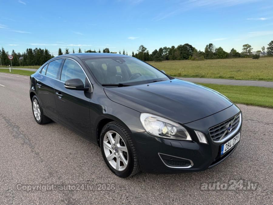 Pelēks Volvo S60 2011 Tallina, ar dzinēja tilpumu 2.40 L un nobraukumu 303 tūkst. km par 7290 €, foto 4 vietnē AUTOMOTO.COM.LV