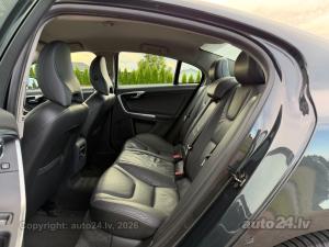 Pelēks Volvo S60 2011 Tallina, ar dzinēja tilpumu 2.40 L un nobraukumu 303 tūkst. km par 7290 €, foto 8 vietnē AUTOMOTO.COM.LV