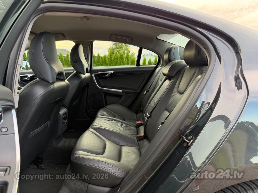 Pelēks Volvo S60 2011 Tallina, ar dzinēja tilpumu 2.40 L un nobraukumu 303 tūkst. km par 7290 €, foto 8 vietnē AUTOMOTO.COM.LV
