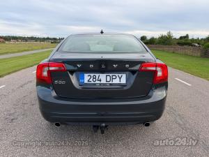 Pelēks Volvo S60 2011 Tallina, ar dzinēja tilpumu 2.40 L un nobraukumu 303 tūkst. km par 7290 €, foto 11 vietnē AUTOMOTO.COM.LV