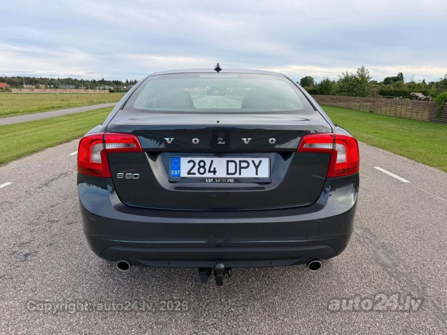 Pelēks Volvo S60 2011 Tallina, ar dzinēja tilpumu 2.40 L un nobraukumu 303 tūkst. km par 7290 €, foto 11 vietnē AUTOMOTO.COM.LV