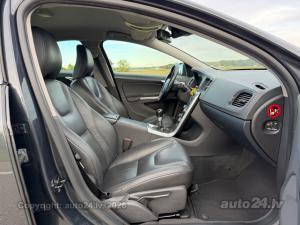 Pelēks Volvo S60 2011 Tallina, ar dzinēja tilpumu 2.40 L un nobraukumu 303 tūkst. km par 7290 €, foto 13 vietnē AUTOMOTO.COM.LV